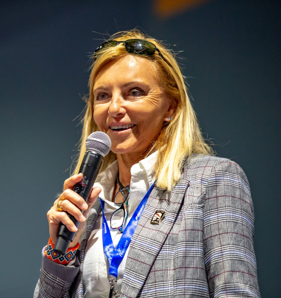 In the Loop - Featured Photo AirVenture Recap | International Aerobatic ...